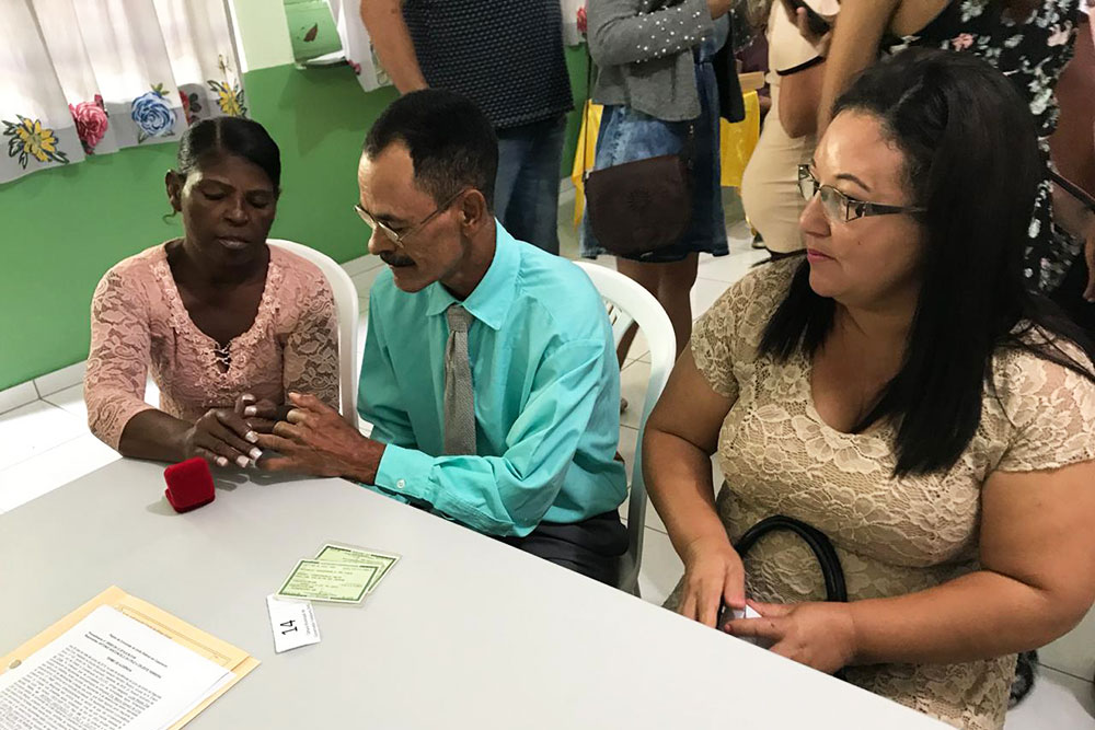 Cejusc de Valadares realiza casamento comunitário | Portal TJMG